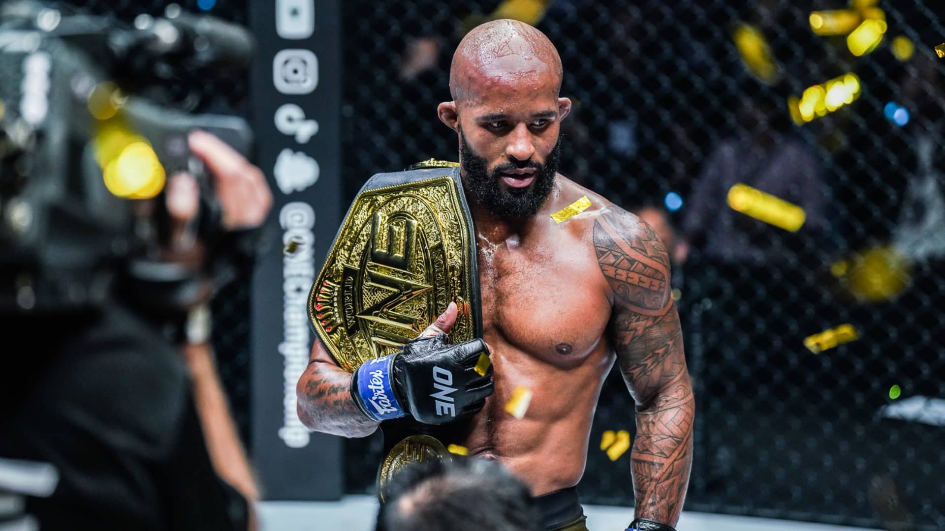 ONE Fight Night 10 Results: Demetrious Johnson retains, Rodtang gets KO win